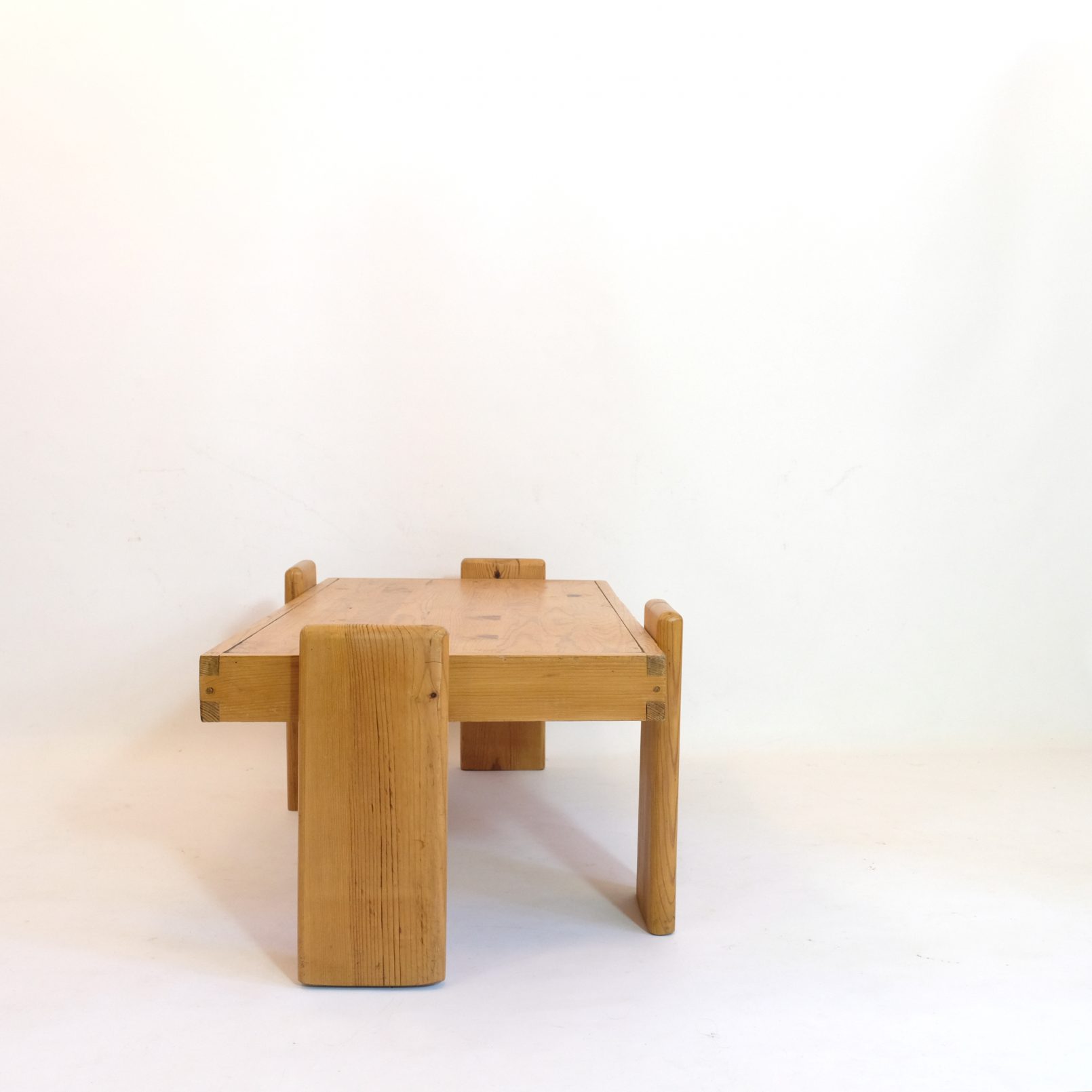Solid pine wood coffee table from the seventies. — LampAndCo