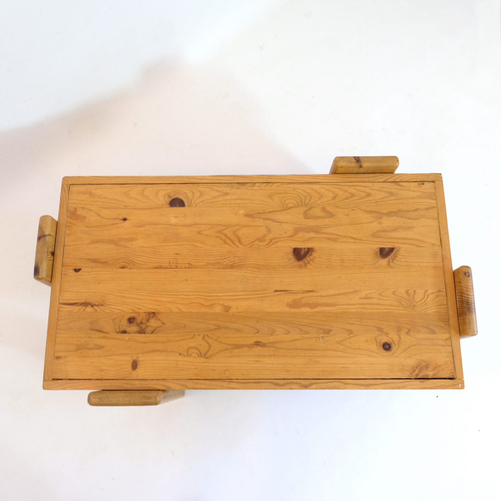 Solid pine wood coffee table from the seventies. — LampAndCo