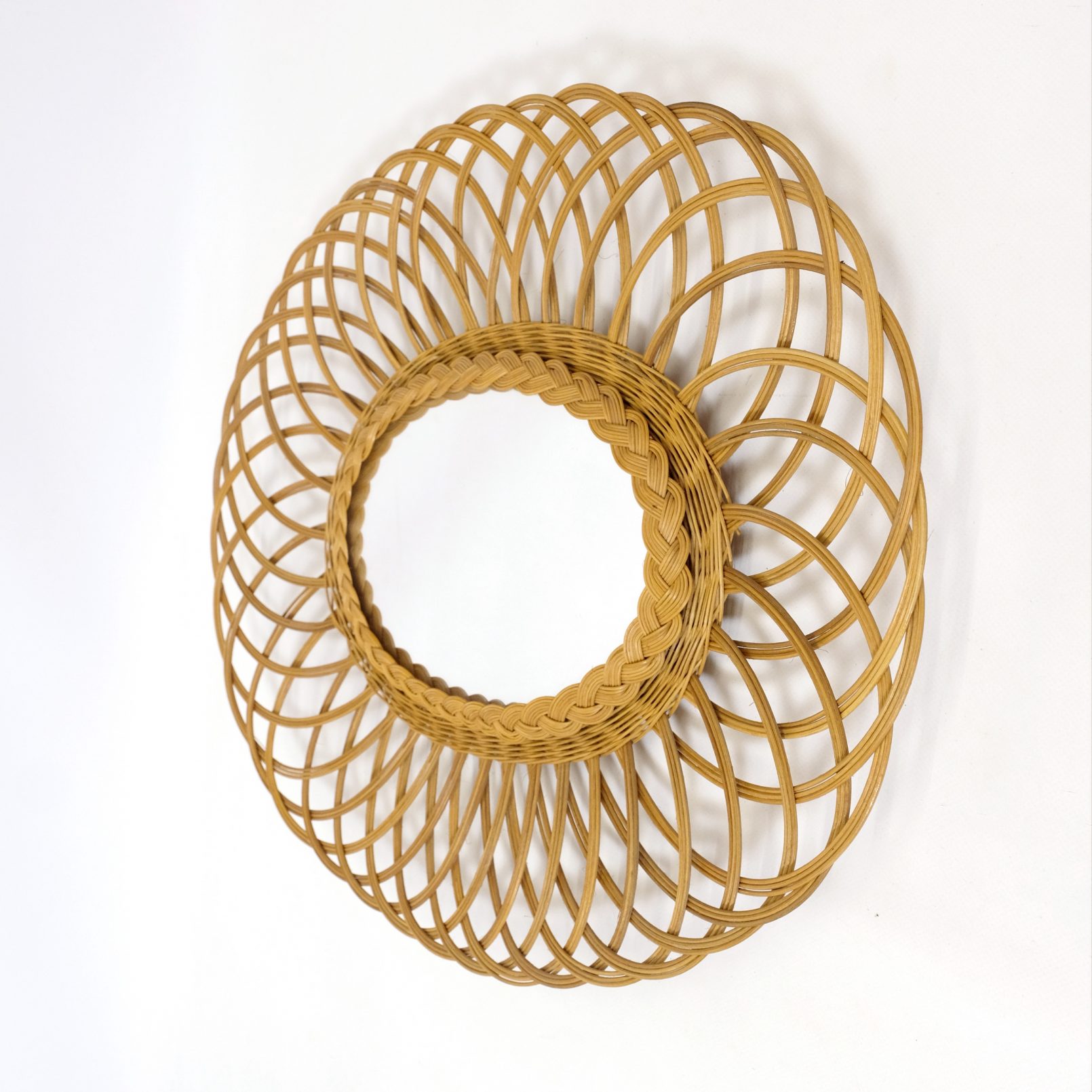 Oval wicker mirror, 60x50 cm. — LampAndCo